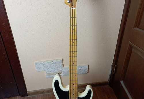 Бас гитара fender