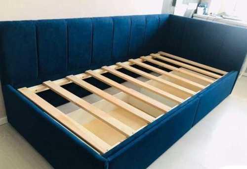 Кровать Г-образная с выдвижными ящиками