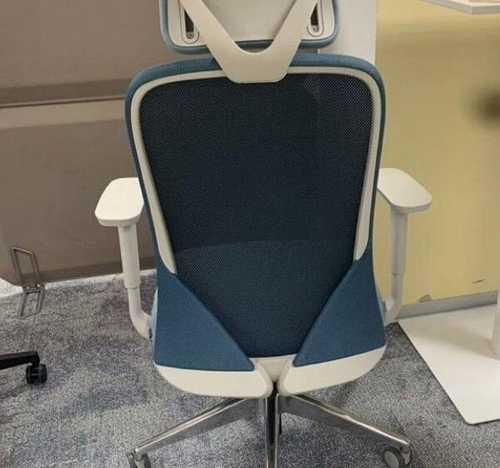 Дизайнерское компьютерное кресло с вязаной сеткой