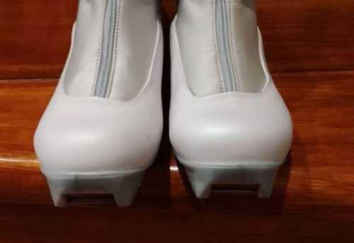 Лыжные ботинки 39 размер женские.NNN.Коньковые