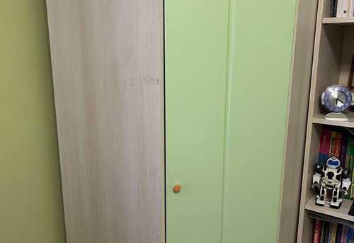 Детский угловой шкаф и тумбочка