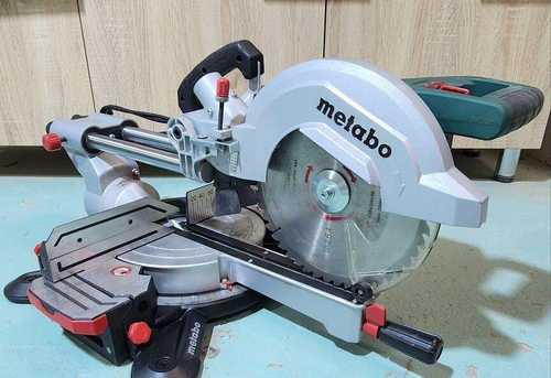 Торцовочная пила с протяжкой Metabo KGS 254 M