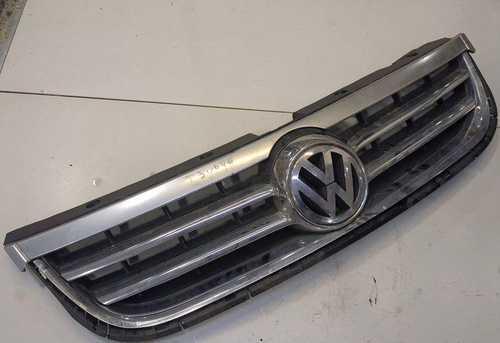 Решетка радиатора Volkswagen Touareg, 2007