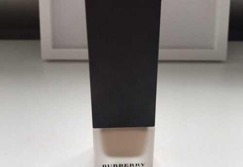 Burberry тональный крем Matte Glow Foundation