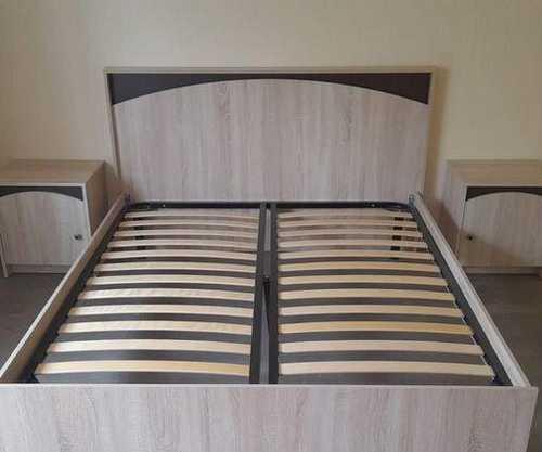 Кровать двухспальная с тумбочками