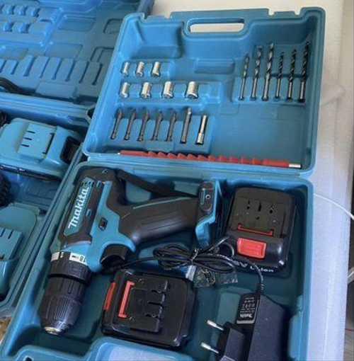 Шуруповерт Makita 18v с набором