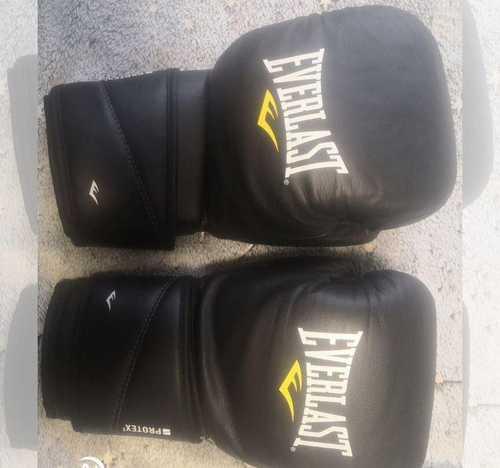 Боксерские перчатки 12 oz everlast