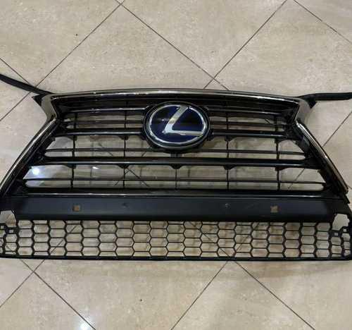 Решетка бампера Lexus NX 200