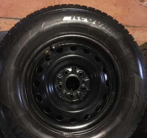 Yokohama Ice Guard Stud IG55 215/70 R16 100