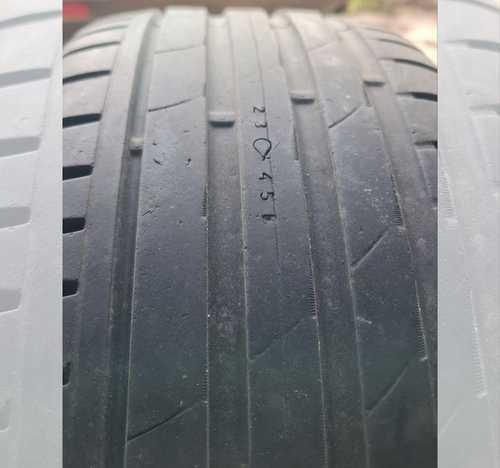 Nokian Tyres Hakka Z 255/45 R18 103