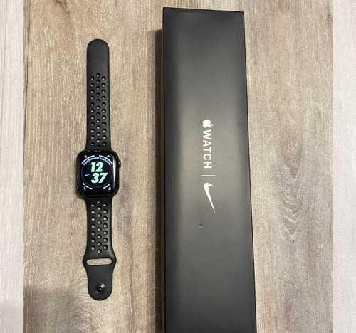 Apple watch se 44 nike