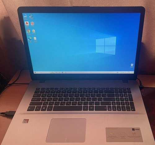 Asus vivobook 17 m705