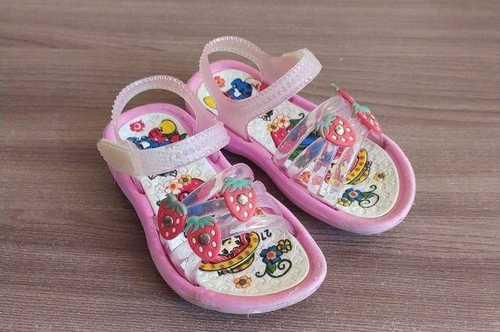 Пляжные сандали для девочки 25р