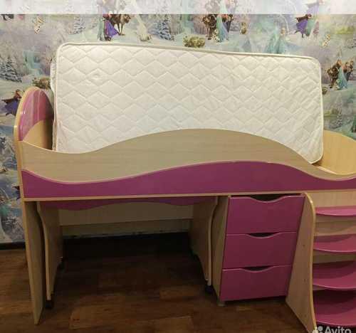 Детская кровать чердак со столом
