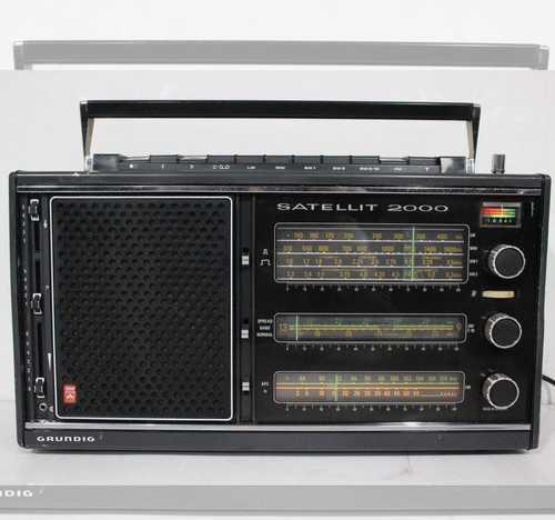 Grundig Satellit 2000 Радиоприемник Germany