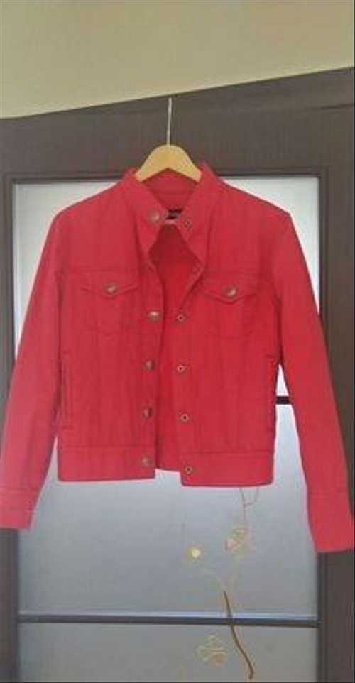 Джинсовая куртка красная ostin