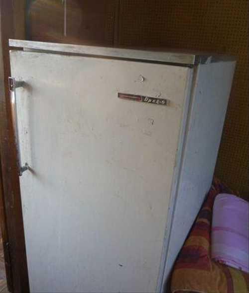 Холодильник бу времен СССР