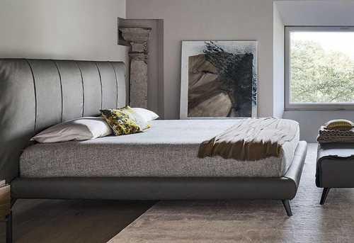 Кровать двухспальная из Риги