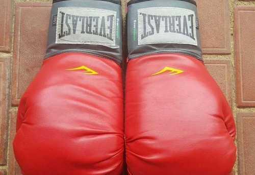 Боксерские перчатки Everlast и накладки на голень