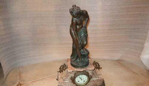 Старинные каминные часы Обнажённая девушка