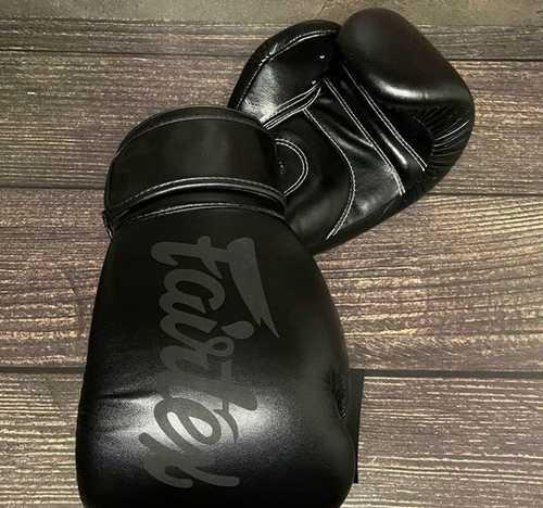 Боксерские перчатки Fairtex