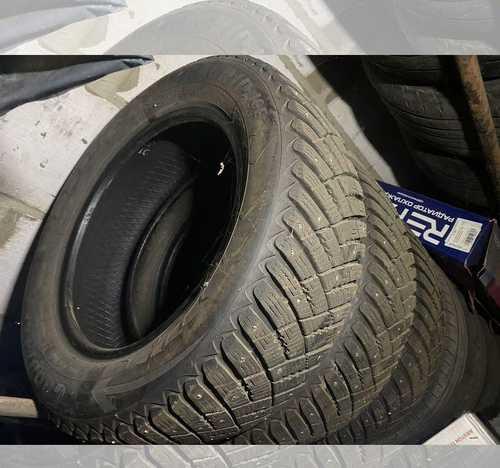 Goodyear Ultragrip Ice Arctic 215/60 R16