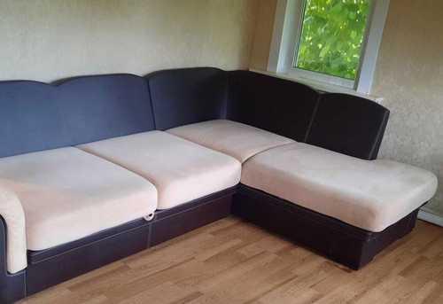 Угловой диван раздвижной, с отделом для белья