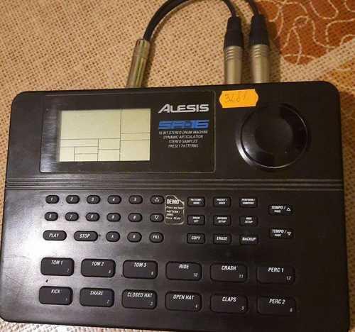 Драм-машина Alesis SR16