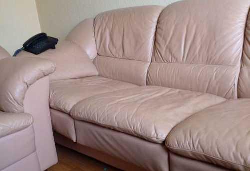 Кожаные финские диван и 1 кресло б/у за 5 тр