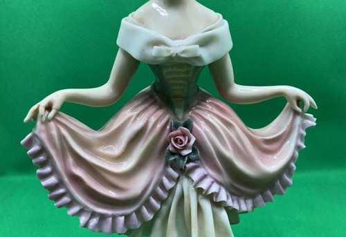 Фарфоровая статуэтка "Девушка в платье" Karl Ens