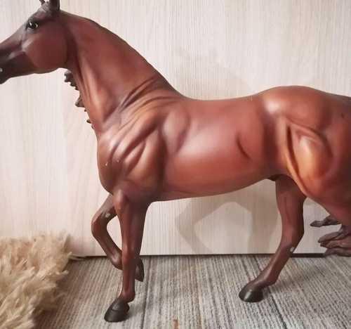 Лошадь Breyer модель Topsails Rien Maker