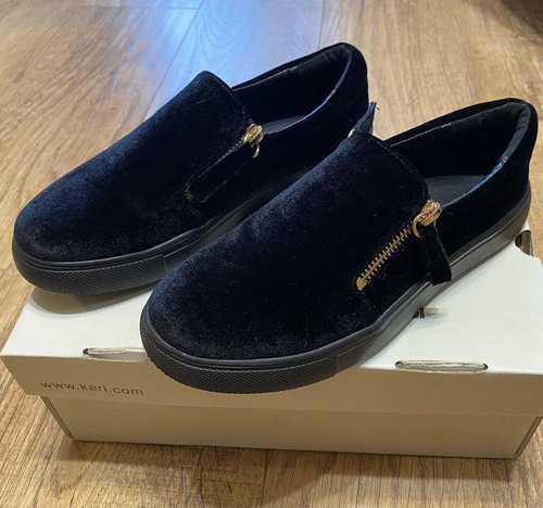 Продам женские слипоны