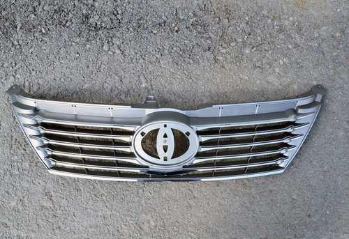 Новая решетка радиатора Toyota Camry XV50 2011
