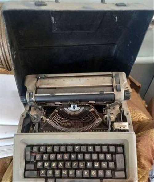 Печатная пишущая машинка, Ивица- м