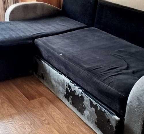 Продам диван на реставрацию