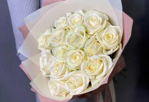 Роза. 15 белых роз в дизайнерской упаковке