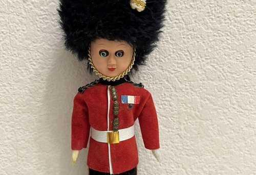 Кукла сувенир королевский гвардеец Англия