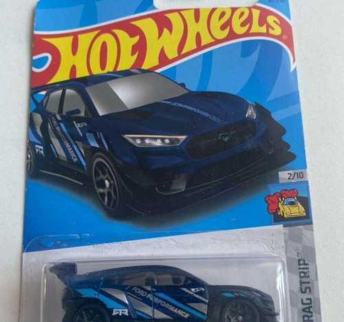 Hot wheels ford mustang mach-e 1400