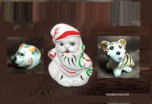 Маленькие фигурки Дед Мороз и животные фарфор