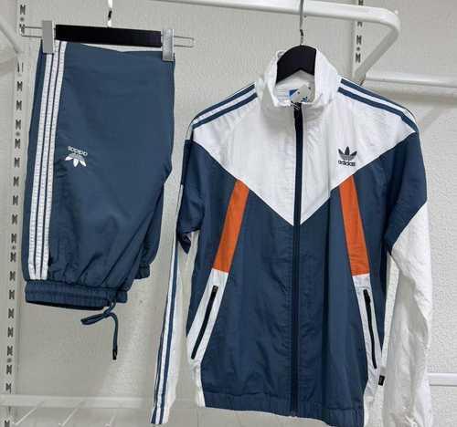 Костюм Adidas спортивный