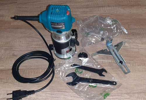 Makita RT0702c