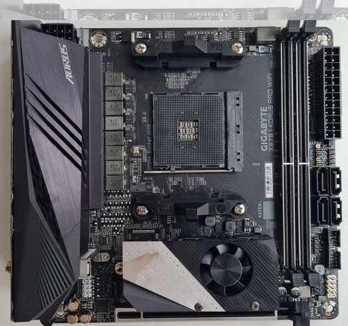 Gigabyte X570 I Aorus Pro wifi socket AM4