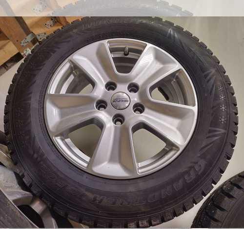 Колеса литые Renault Duster (зима) R-16 Dunlop
