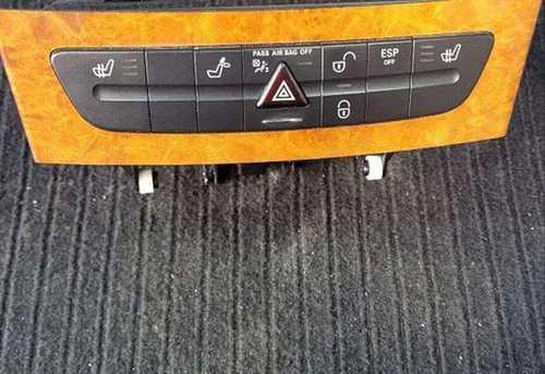 Блок кнопок аварийка Mercedes W211