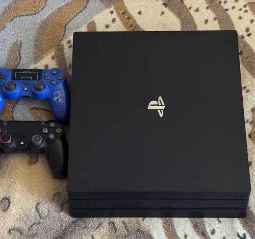 Sony Playstation 4 Pro, 1000 ГБ, 2 геймпада
