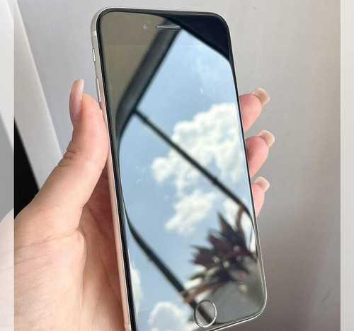 iPhone SE, 64 ГБ