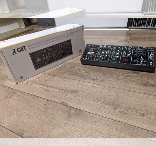 Behringer Cat аналоговый синтезатор