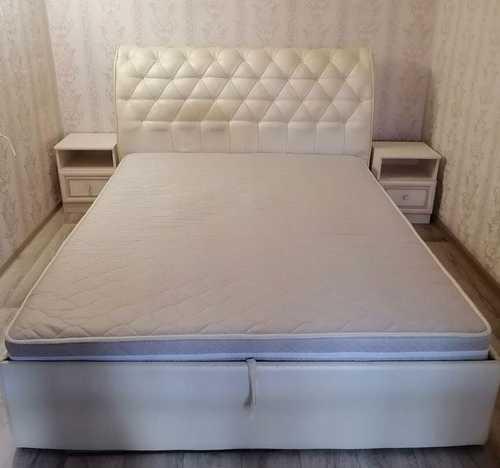 Кровать двуспальная 160х200 с матрасом бу