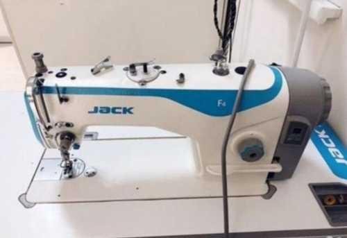 Продам прямострочную швейную машину jack f4