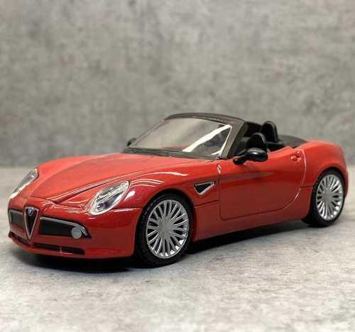 Коллекционная модель Alfa Romeo 8C Spider 1:43